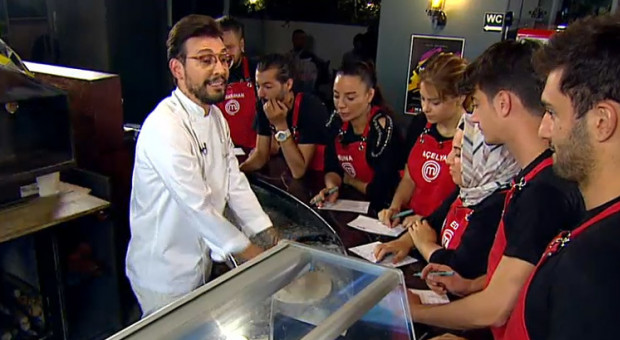 Danilo Şeften mutfakta müthiş performans! Sesiyle şaşırttı ...