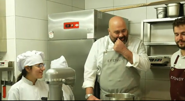 Somer Şeften özel konuklarına mini eğitim - MasterChef Türkiye